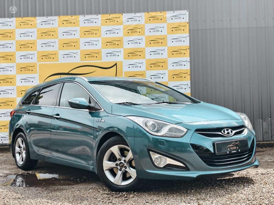Blue Hyundai i40 2011 in Siauliai, with an engine capacity of 1.69 L and mileage of 270 thousand km for 5200 €, photo 4 on AUTOMOTO.COM.LV