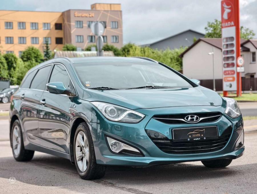 Blue Hyundai i40 2011 in Siauliai, with an engine capacity of 1.69 L and mileage of 270 thousand km for 5200 €, photo 11 on AUTOMOTO.COM.LV