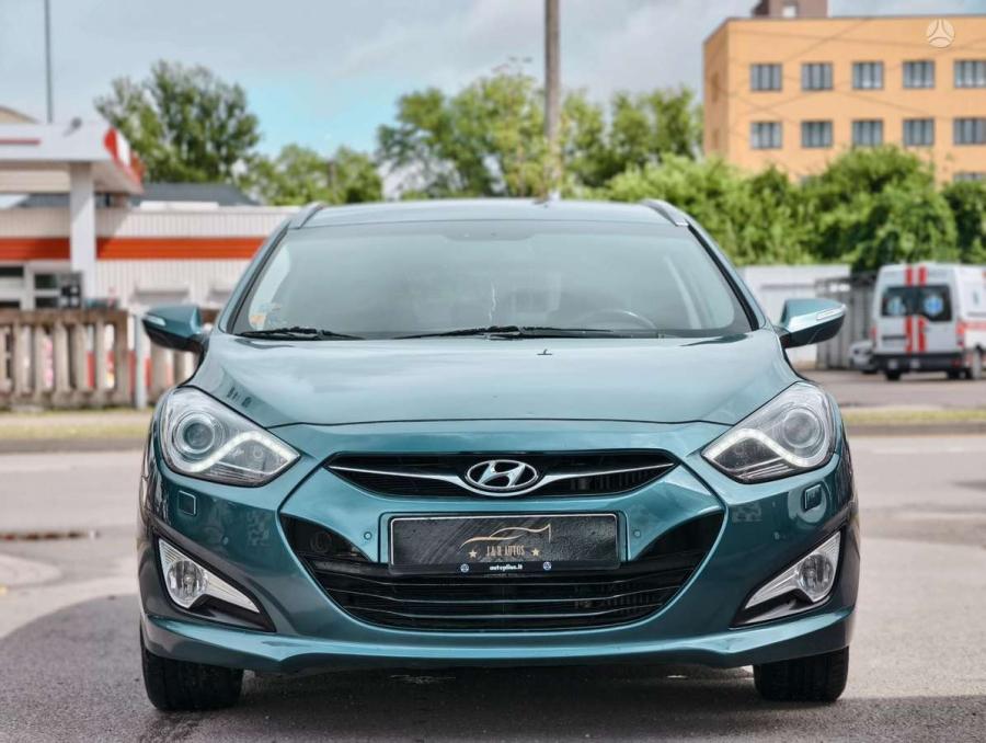 Blue Hyundai i40 2011 in Siauliai, with an engine capacity of 1.69 L and mileage of 270 thousand km for 5200 €, photo 12 on AUTOMOTO.COM.LV