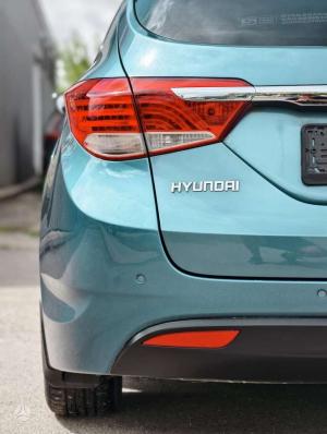 Blue Hyundai i40 2011 in Siauliai, with an engine capacity of 1.69 L and mileage of 270 thousand km for 5200 €, photo 14 on AUTOMOTO.COM.LV