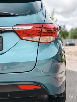 Blue Hyundai i40 2011 in Siauliai, with an engine capacity of 1.69 L and mileage of 270 thousand km for 5200 €, photo 15 on AUTOMOTO.COM.LV
