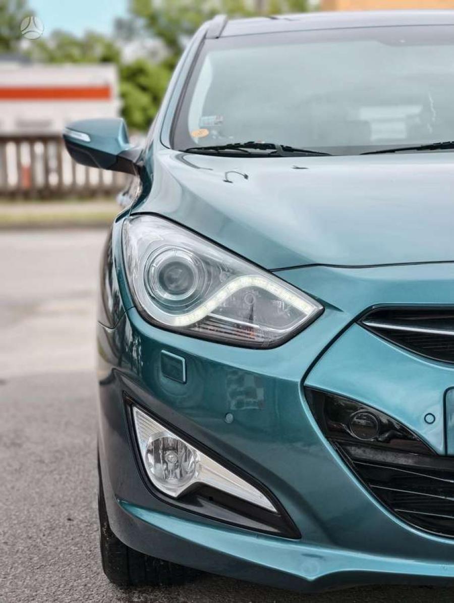 Blue Hyundai i40 2011 in Siauliai, with an engine capacity of 1.69 L and mileage of 270 thousand km for 5200 €, photo 16 on AUTOMOTO.COM.LV