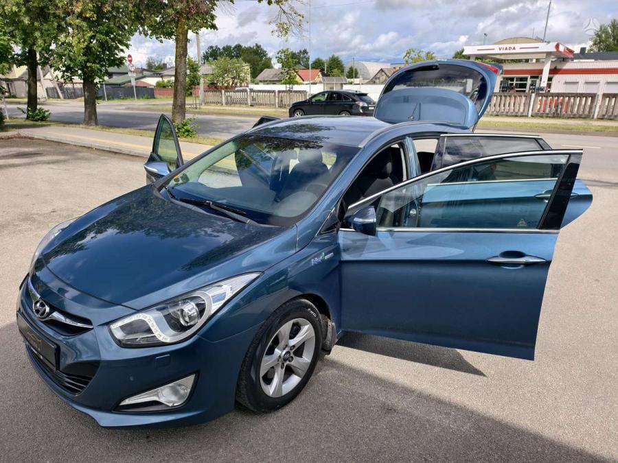 Blue Hyundai i40 2011 in Siauliai, with an engine capacity of 1.69 L and mileage of 270 thousand km for 5200 €, photo 17 on AUTOMOTO.COM.LV