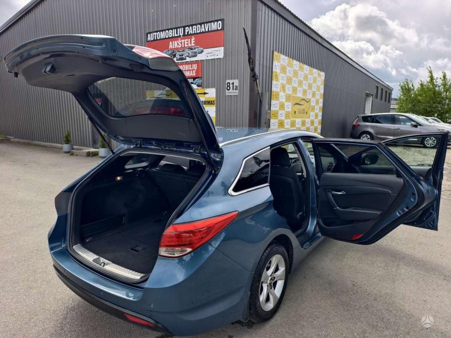 Blue Hyundai i40 2011 in Siauliai, with an engine capacity of 1.69 L and mileage of 270 thousand km for 5200 €, photo 19 on AUTOMOTO.COM.LV