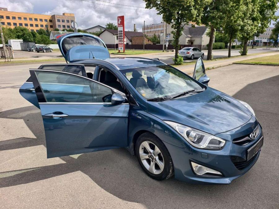 Blue Hyundai i40 2011 in Siauliai, with an engine capacity of 1.69 L and mileage of 270 thousand km for 5200 €, photo 20 on AUTOMOTO.COM.LV