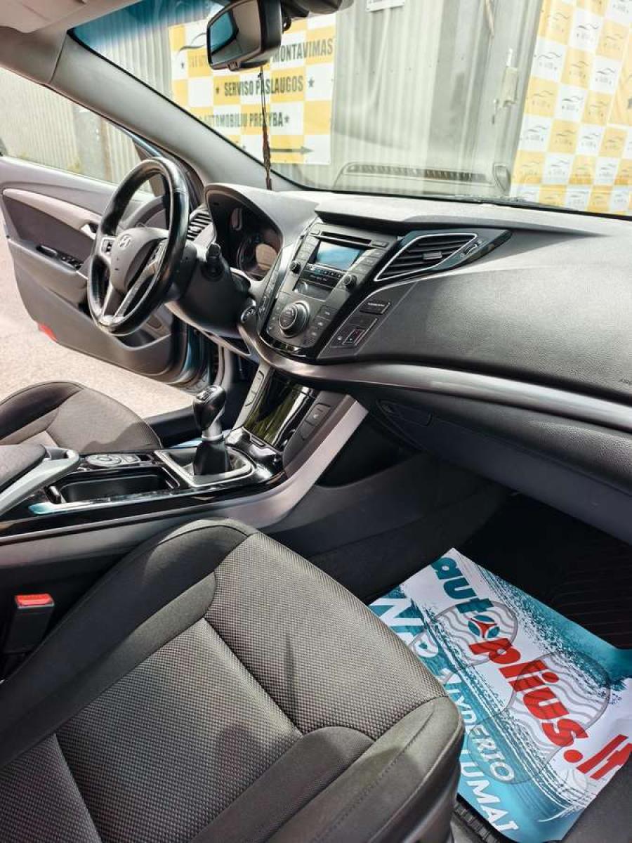 Blue Hyundai i40 2011 in Siauliai, with an engine capacity of 1.69 L and mileage of 270 thousand km for 5200 €, photo 24 on AUTOMOTO.COM.LV