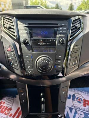 Blue Hyundai i40 2011 in Siauliai, with an engine capacity of 1.69 L and mileage of 270 thousand km for 5200 €, photo 27 on AUTOMOTO.COM.LV