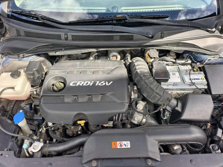 Blue Hyundai i40 2011 in Siauliai, with an engine capacity of 1.69 L and mileage of 270 thousand km for 5200 €, photo 32 on AUTOMOTO.COM.LV