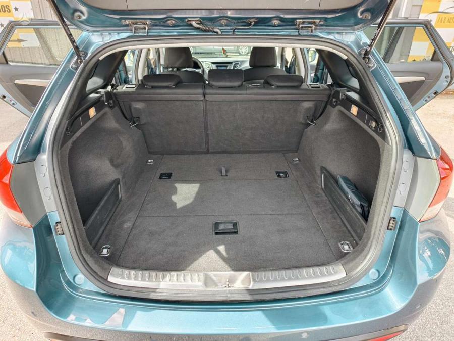 Blue Hyundai i40 2011 in Siauliai, with an engine capacity of 1.69 L and mileage of 270 thousand km for 5200 €, photo 33 on AUTOMOTO.COM.LV