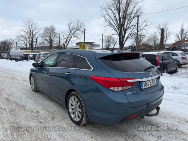 Blue Hyundai i40 2012 in Tallinn, with an engine capacity of 1.70 L and mileage of 353 thousand km for 3999 €, photo 4 on AUTOMOTO.COM.LV
