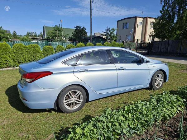 Zils Hyundai i40 2013 Viļņa, ar dzinēja tilpumu 1.69 L un nobraukumu 221 tūkst. km par 4100 €, foto 1 vietnē AUTOMOTO.COM.LV