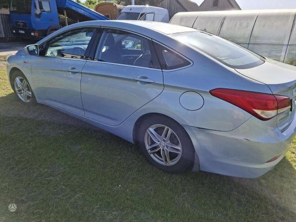 Zils Hyundai i40 2013 Viļņa, ar dzinēja tilpumu 1.69 L un nobraukumu 221 tūkst. km par 4100 €, foto 3 vietnē AUTOMOTO.COM.LV