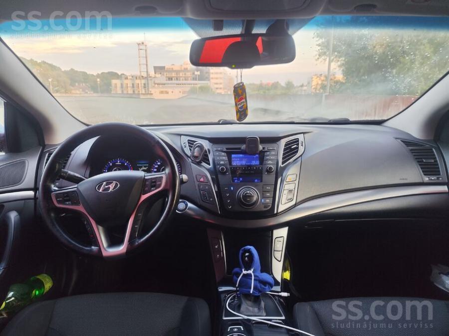 Zils Hyundai i40 2014 Rīga, ar dzinēja tilpumu 1.70 L un nobraukumu 220 tūkst. km par 5250 €, foto 16 vietnē AUTOMOTO.COM.LV