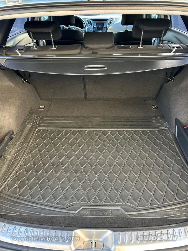Zils Hyundai i40 2014 Pērnava, ar dzinēja tilpumu 1.60 L un nobraukumu 240 tūkst. km par 4900 €, foto 8 vietnē AUTOMOTO.COM.LV