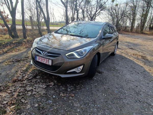 Brown Hyundai i40 2012 in Marijampole, with an engine capacity of 1.70 L and mileage of 269 thousand km for 4200 €, photo 3 on AUTOMOTO.COM.LV