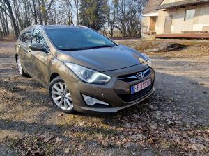 Brown Hyundai i40 2012 in Marijampole, with an engine capacity of 1.70 L and mileage of 269 thousand km for 4200 €, photo 5 on AUTOMOTO.COM.LV