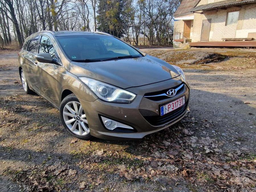Brown Hyundai i40 2012 in Marijampole, with an engine capacity of 1.70 L and mileage of 269 thousand km for 4200 €, photo 5 on AUTOMOTO.COM.LV