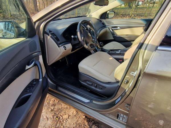 Brown Hyundai i40 2012 in Marijampole, with an engine capacity of 1.70 L and mileage of 269 thousand km for 4200 €, photo 6 on AUTOMOTO.COM.LV