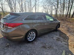 Brown Hyundai i40 2012 in Marijampole, with an engine capacity of 1.70 L and mileage of 269 thousand km for 4200 €, photo 9 on AUTOMOTO.COM.LV