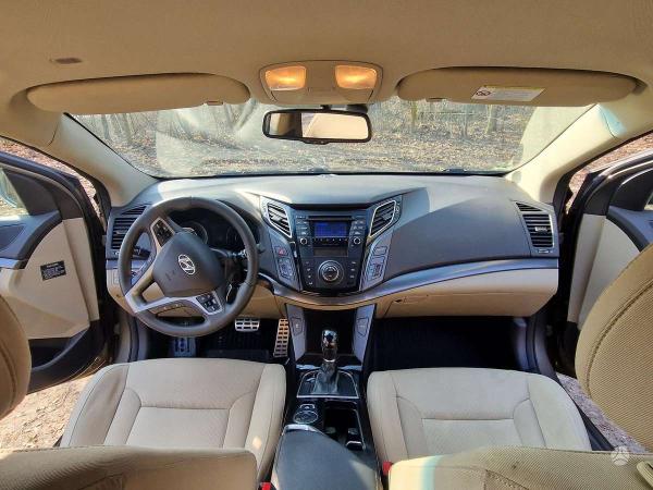 Brown Hyundai i40 2012 in Marijampole, with an engine capacity of 1.70 L and mileage of 269 thousand km for 4200 €, photo 9 on AUTOMOTO.COM.LV