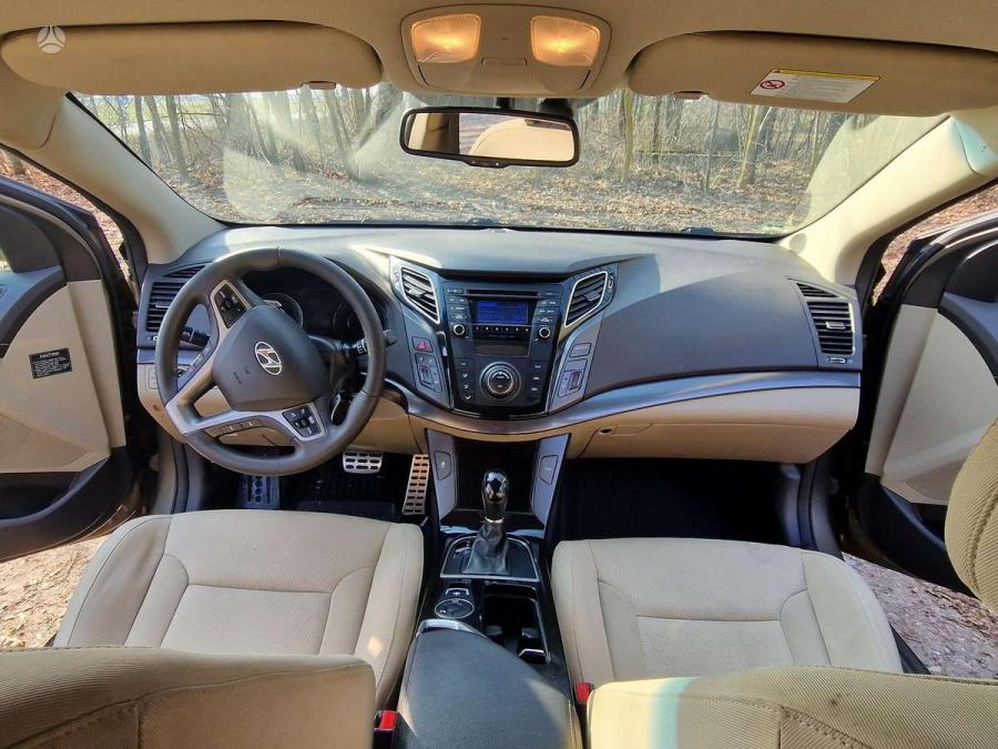 Brown Hyundai i40 2012 in Marijampole, with an engine capacity of 1.70 L and mileage of 269 thousand km for 4200 €, photo 11 on AUTOMOTO.COM.LV