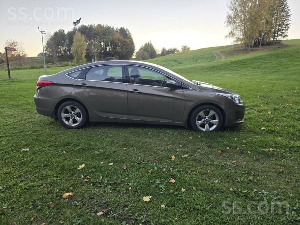 Brown Hyundai i40 2012 in Rezekne, with an engine capacity of 1.70 L and mileage of 311 thousand km for 3900 €, photo 4 on AUTOMOTO.COM.LV