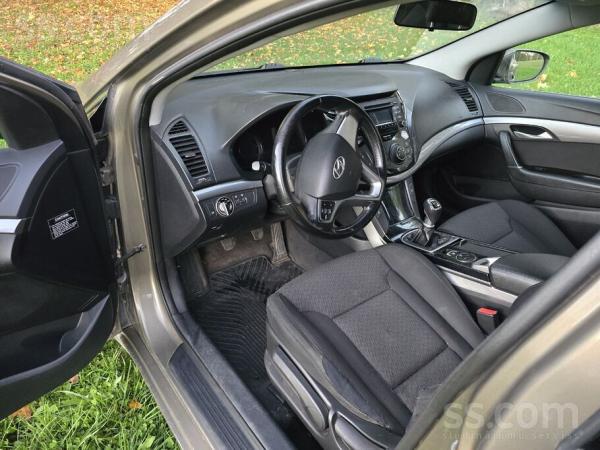 Brown Hyundai i40 2012 in Rezekne, with an engine capacity of 1.70 L and mileage of 311 thousand km for 3900 €, photo 10 on AUTOMOTO.COM.LV