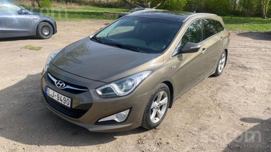 Brūns Hyundai i40 2011 Rīga, ar dzinēja tilpumu 1.70 L un nobraukumu 306 tūkst. km par 5200 €, foto 1 vietnē AUTOMOTO.COM.LV