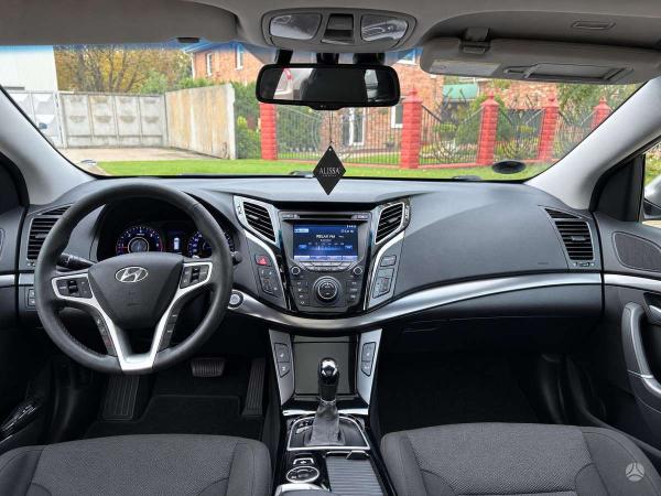 Brown Hyundai i40 2011 in Joniskis, with an engine capacity of 1.69 L and mileage of 371 thousand km for 3850 €, photo 11 on AUTOMOTO.COM.LV