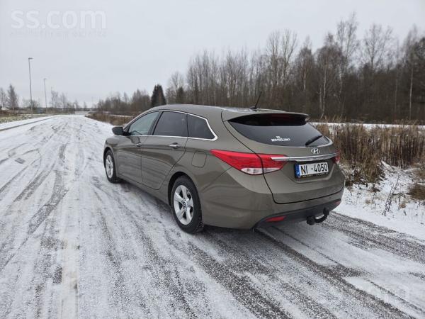Brown Hyundai i40 2012 in Rezekne, with an engine capacity of 1.70 L and mileage of 260 thousand km for 4700 €, photo 2 on AUTOMOTO.COM.LV