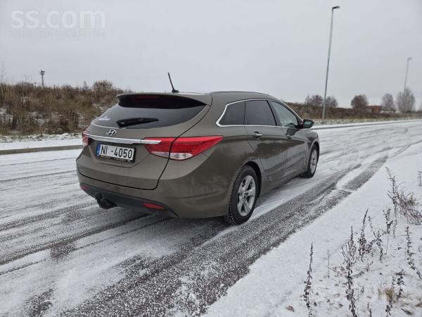 Brown Hyundai i40 2012 in Rezekne, with an engine capacity of 1.70 L and mileage of 260 thousand km for 4700 €, photo 3 on AUTOMOTO.COM.LV