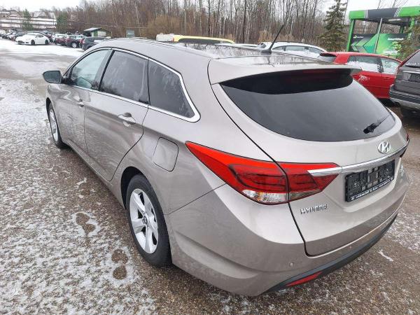 Brown Hyundai i40 2016 in Utena, with an engine capacity of 1.69 L and mileage of 158 thousand km for 6250 €, photo 5 on AUTOMOTO.COM.LV