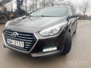 Brown Hyundai i40 2017 in Rezekne, with an engine capacity of 1.70 L and mileage of 153 thousand km for 3990 €, photo 1 on AUTOMOTO.COM.LV