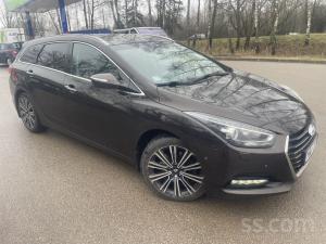 Brown Hyundai i40 2017 in Rezekne, with an engine capacity of 1.70 L and mileage of 153 thousand km for 3990 €, photo 4 on AUTOMOTO.COM.LV
