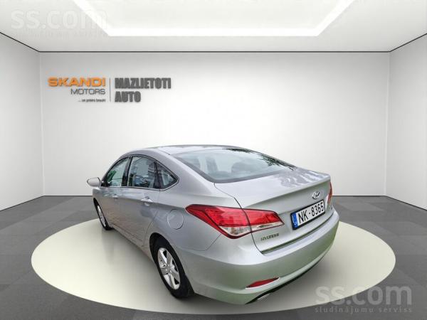 Pelēks Hyundai i40 2013 Liepāja, ar dzinēja tilpumu 1.70 L un nobraukumu 249 tūkst. km par 4650 €, foto 4 vietnē AUTOMOTO.COM.LV