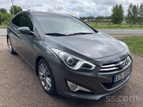 Grey Hyundai i40 2015 in Riga, with an engine capacity of 1.70 L and mileage of 282 thousand km for 7800 €, photo 7 on AUTOMOTO.COM.LV