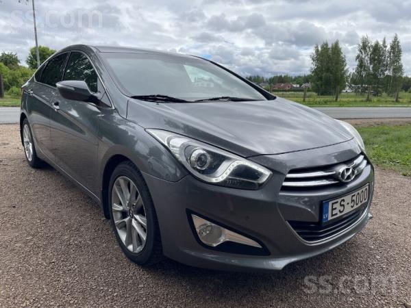 Grey Hyundai i40 2015 in Riga, with an engine capacity of 1.70 L and mileage of 282 thousand km for 7800 €, photo 8 on AUTOMOTO.COM.LV