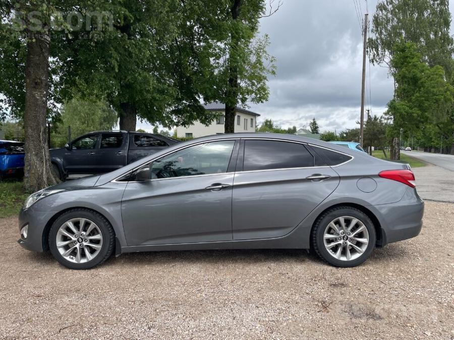 Pelēks Hyundai i40 2015 Rīga, ar dzinēja tilpumu 1.70 L un nobraukumu 282 tūkst. km par 7800 €, foto 3 vietnē AUTOMOTO.COM.LV