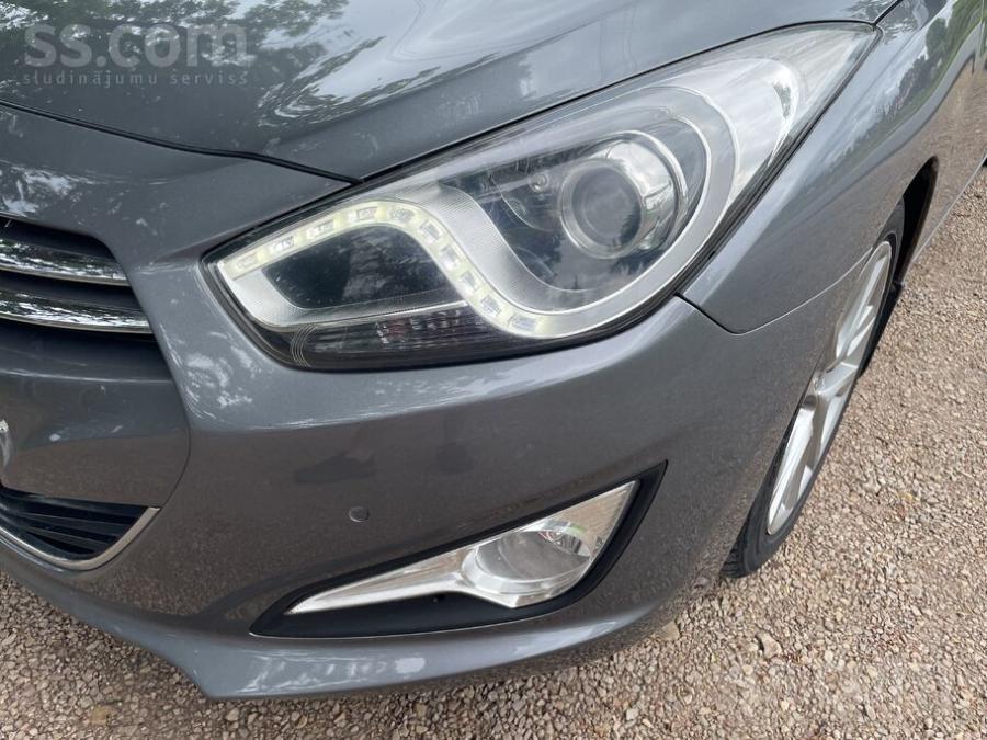Pelēks Hyundai i40 2015 Rīga, ar dzinēja tilpumu 1.70 L un nobraukumu 282 tūkst. km par 7800 €, foto 11 vietnē AUTOMOTO.COM.LV