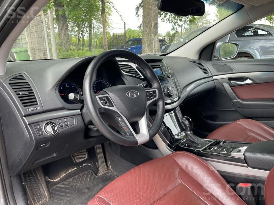 Pelēks Hyundai i40 2015 Rīga, ar dzinēja tilpumu 1.70 L un nobraukumu 282 tūkst. km par 7800 €, foto 12 vietnē AUTOMOTO.COM.LV