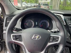 Pelēks Hyundai i40 2015 Rīga, ar dzinēja tilpumu 1.70 L un nobraukumu 282 tūkst. km par 7800 €, foto 24 vietnē AUTOMOTO.COM.LV
