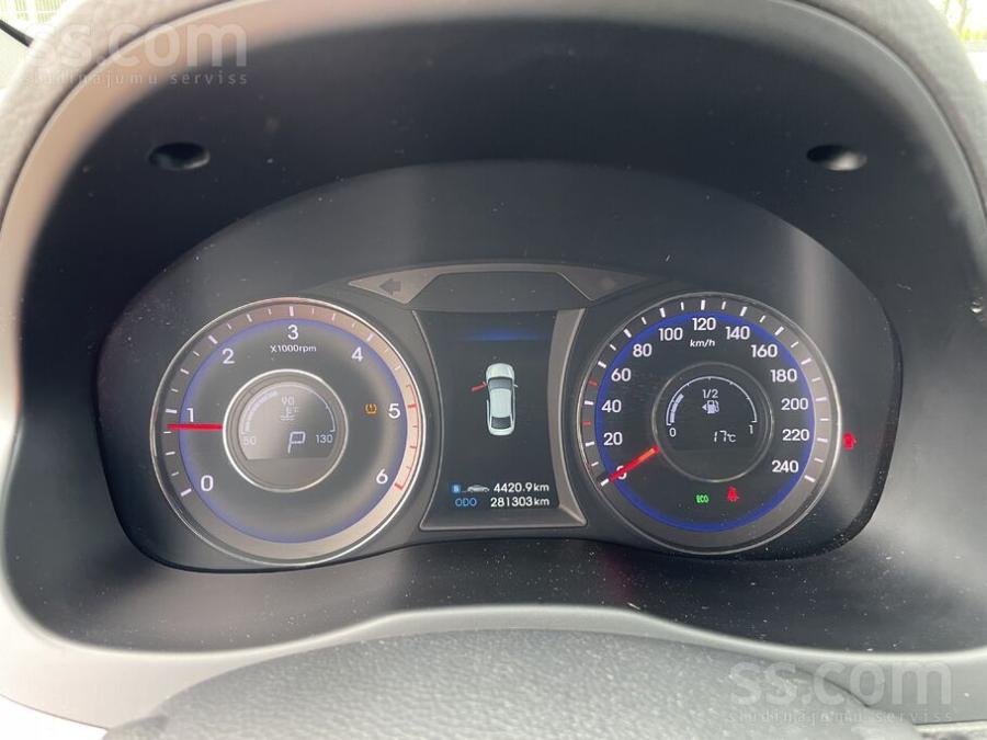 Pelēks Hyundai i40 2015 Rīga, ar dzinēja tilpumu 1.70 L un nobraukumu 282 tūkst. km par 7800 €, foto 25 vietnē AUTOMOTO.COM.LV