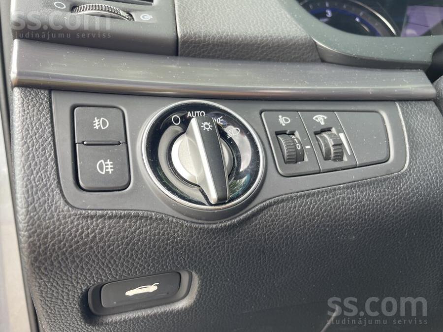 Pelēks Hyundai i40 2015 Rīga, ar dzinēja tilpumu 1.70 L un nobraukumu 282 tūkst. km par 7800 €, foto 31 vietnē AUTOMOTO.COM.LV