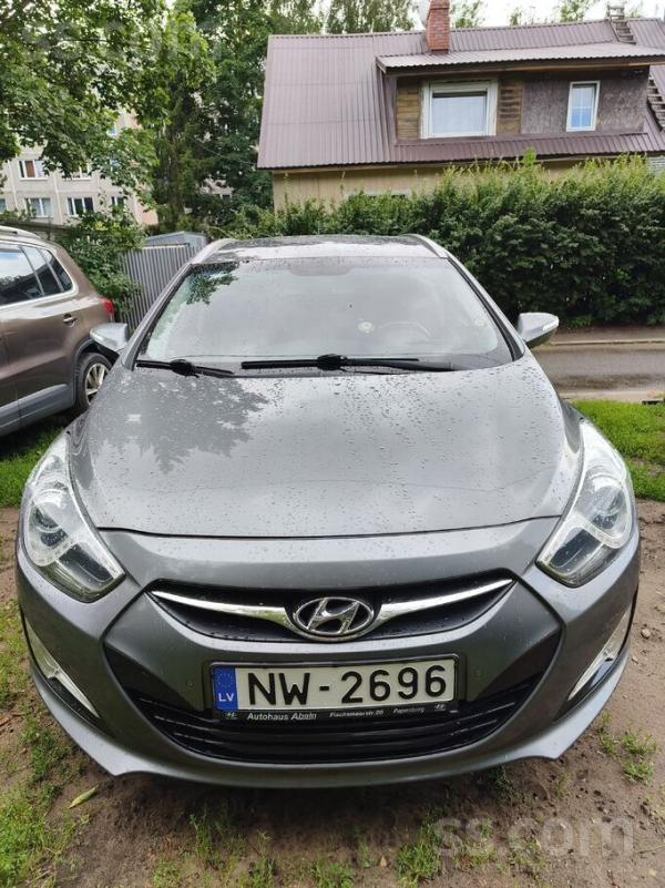 Grey Hyundai i40 2014 in Riga, with an engine capacity of 1.70 L and mileage of 190 thousand km for 5500 €, photo 1 on AUTOMOTO.COM.LV
