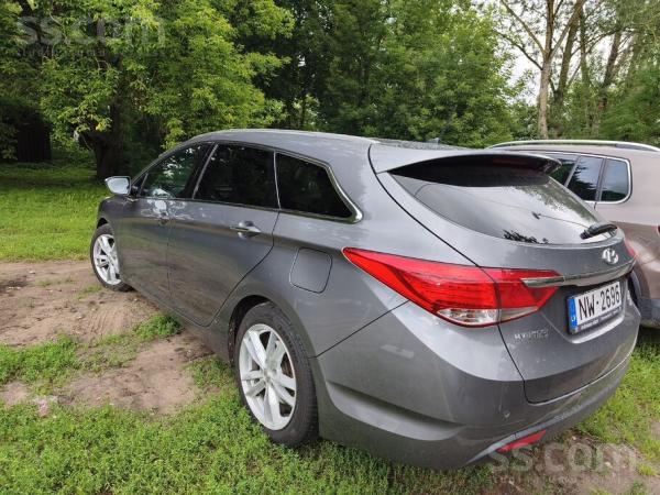 Grey Hyundai i40 2014 in Riga, with an engine capacity of 1.70 L and mileage of 190 thousand km for 5500 €, photo 2 on AUTOMOTO.COM.LV