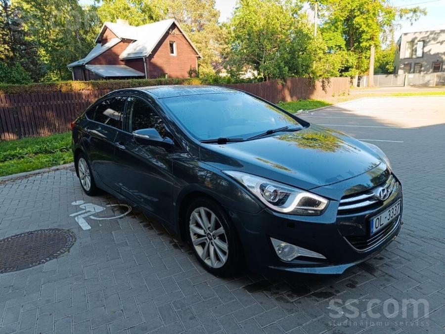Pelēks Hyundai i40 2012 Rīga, ar dzinēja tilpumu 1.70 L un nobraukumu 451 tūkst. km par 4650 €, foto 3 vietnē AUTOMOTO.COM.LV