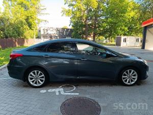 Pelēks Hyundai i40 2012 Rīga, ar dzinēja tilpumu 1.70 L un nobraukumu 451 tūkst. km par 4650 €, foto 4 vietnē AUTOMOTO.COM.LV