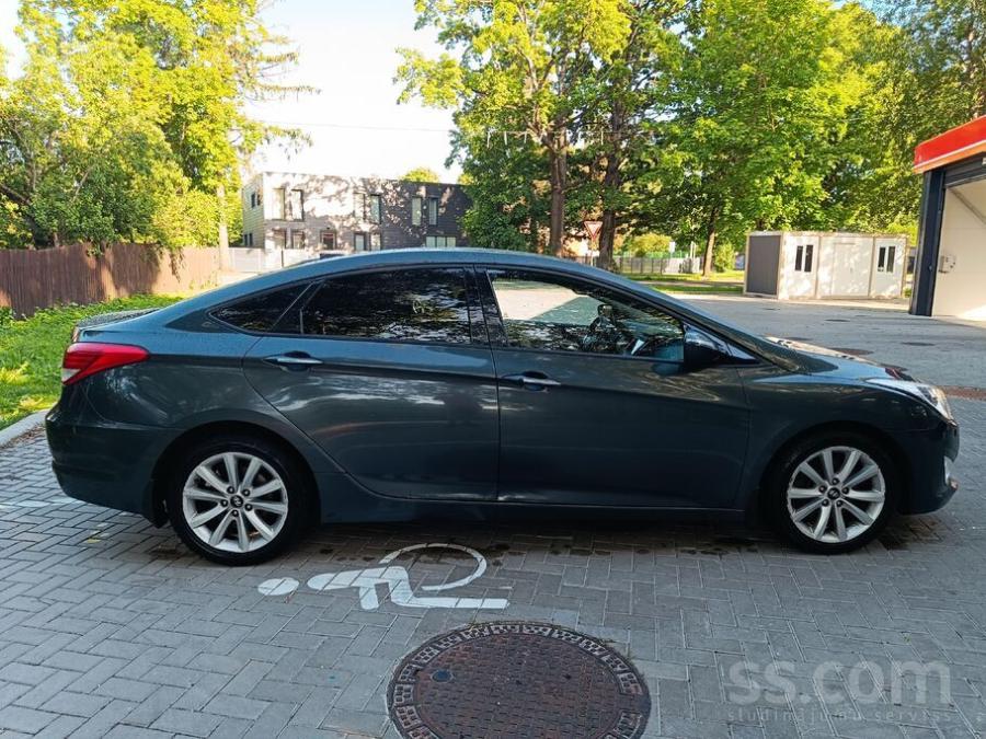 Pelēks Hyundai i40 2012 Rīga, ar dzinēja tilpumu 1.70 L un nobraukumu 451 tūkst. km par 4650 €, foto 4 vietnē AUTOMOTO.COM.LV