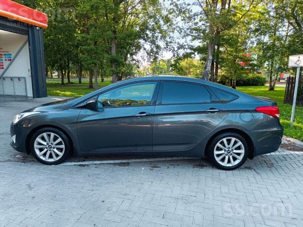 Grey Hyundai i40 2012 in Riga, with an engine capacity of 1.70 L and mileage of 451 thousand km for 4650 €, photo 4 on AUTOMOTO.COM.LV