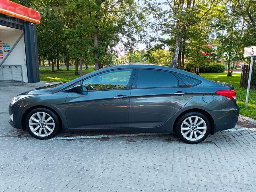 Pelēks Hyundai i40 2012 Rīga, ar dzinēja tilpumu 1.70 L un nobraukumu 451 tūkst. km par 4650 €, foto 5 vietnē AUTOMOTO.COM.LV